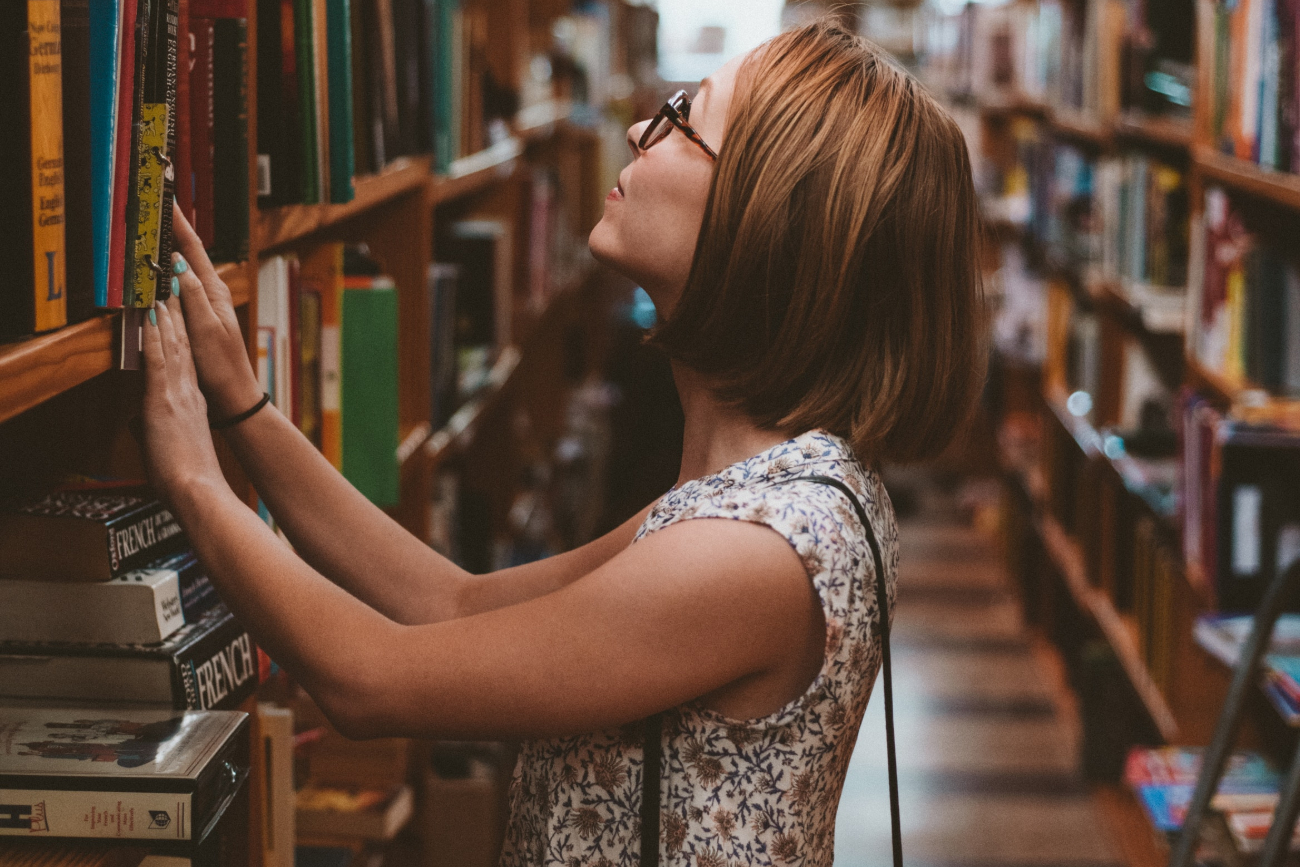 Conversation Starters for Talking to an Attractive Woman | Introverted ...