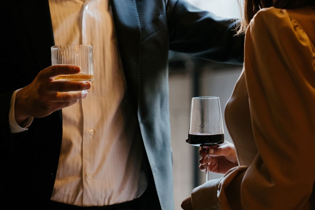 "Are You Flirting With Me?" How to Read a Woman's Signals | Introverted ...