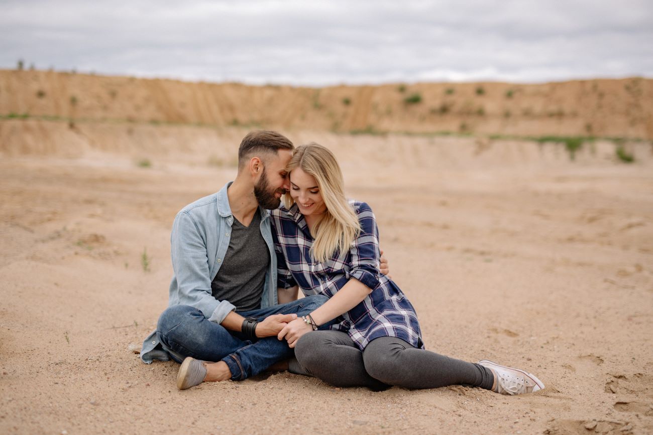 How To Notice Female Body Language Signs Of Attraction Introverted Alpha